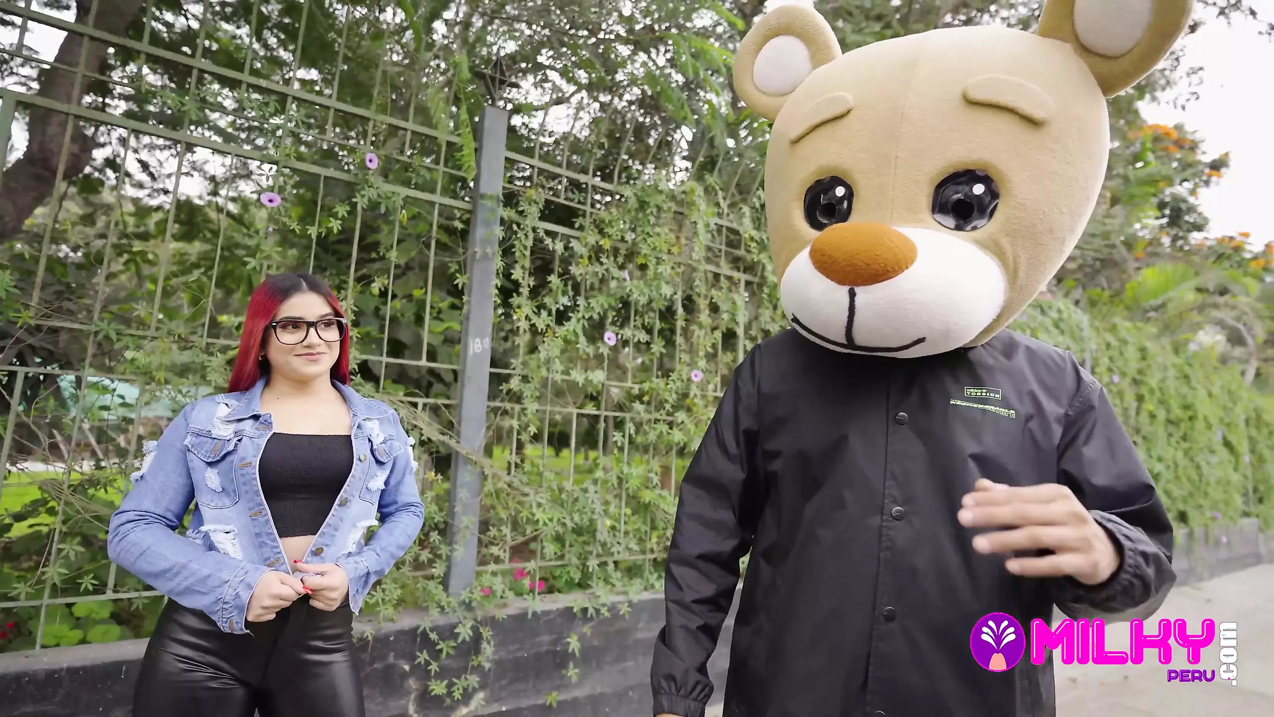 Rosario Je Napaljena Na Ulici I Na Kraju Jebe Mlečnog Medveda Xhamster