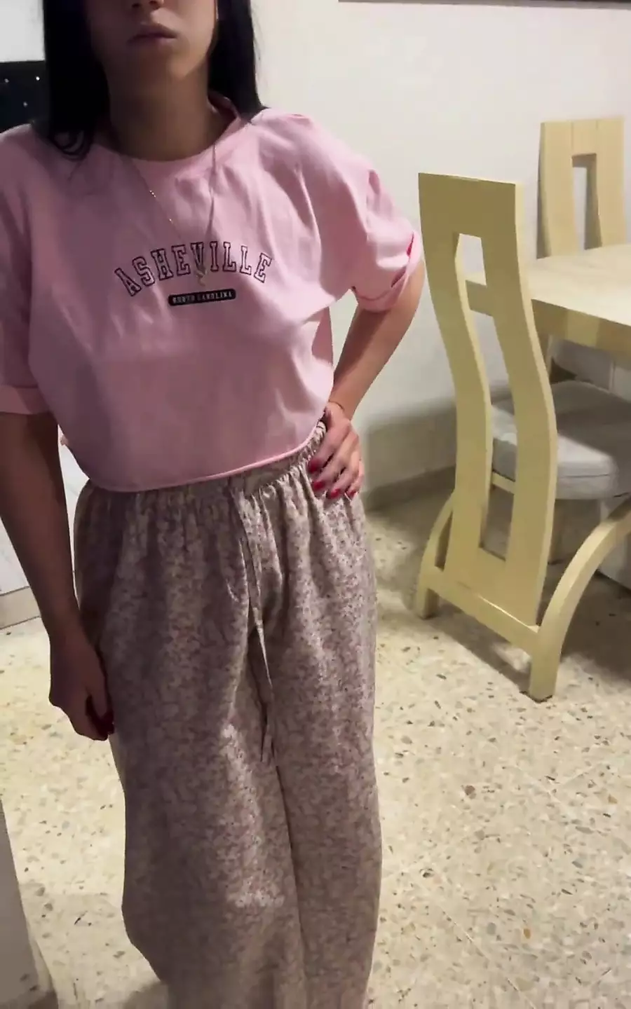 18 岁女孩的第一部色情片 Xhamster