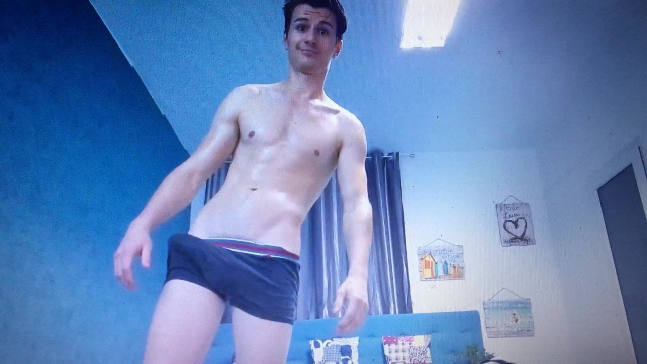 Cute Young Muscle Guy In Shorts With Huge Bulge In Shorts Gay Muscular