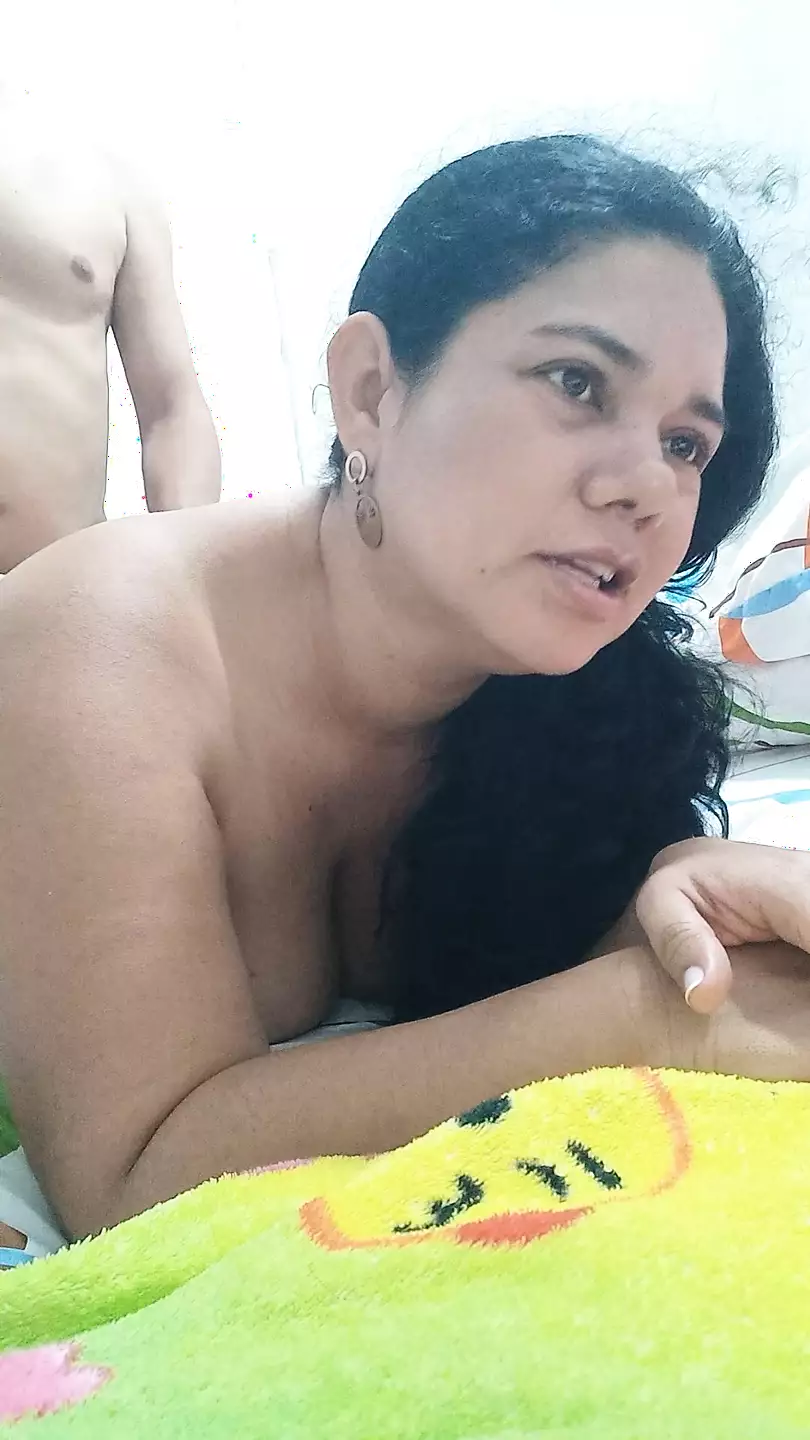 私のふしだらな女のガールフレンドは、おいしい潮吹きアマチュア従順な奴隷として私のボール、ディープスロート、ハードアナルセックスを吸うのが大好きです Xhamster