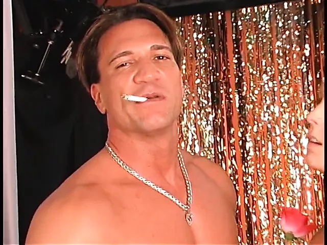 Rubia sexy frota su clítoris mientras monta una polla dura y gruesa | xHamster