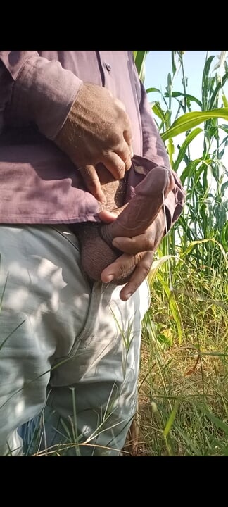 Elle se fait surprendre en train de prendre une croisière par un papi à grosse bite | xHamster