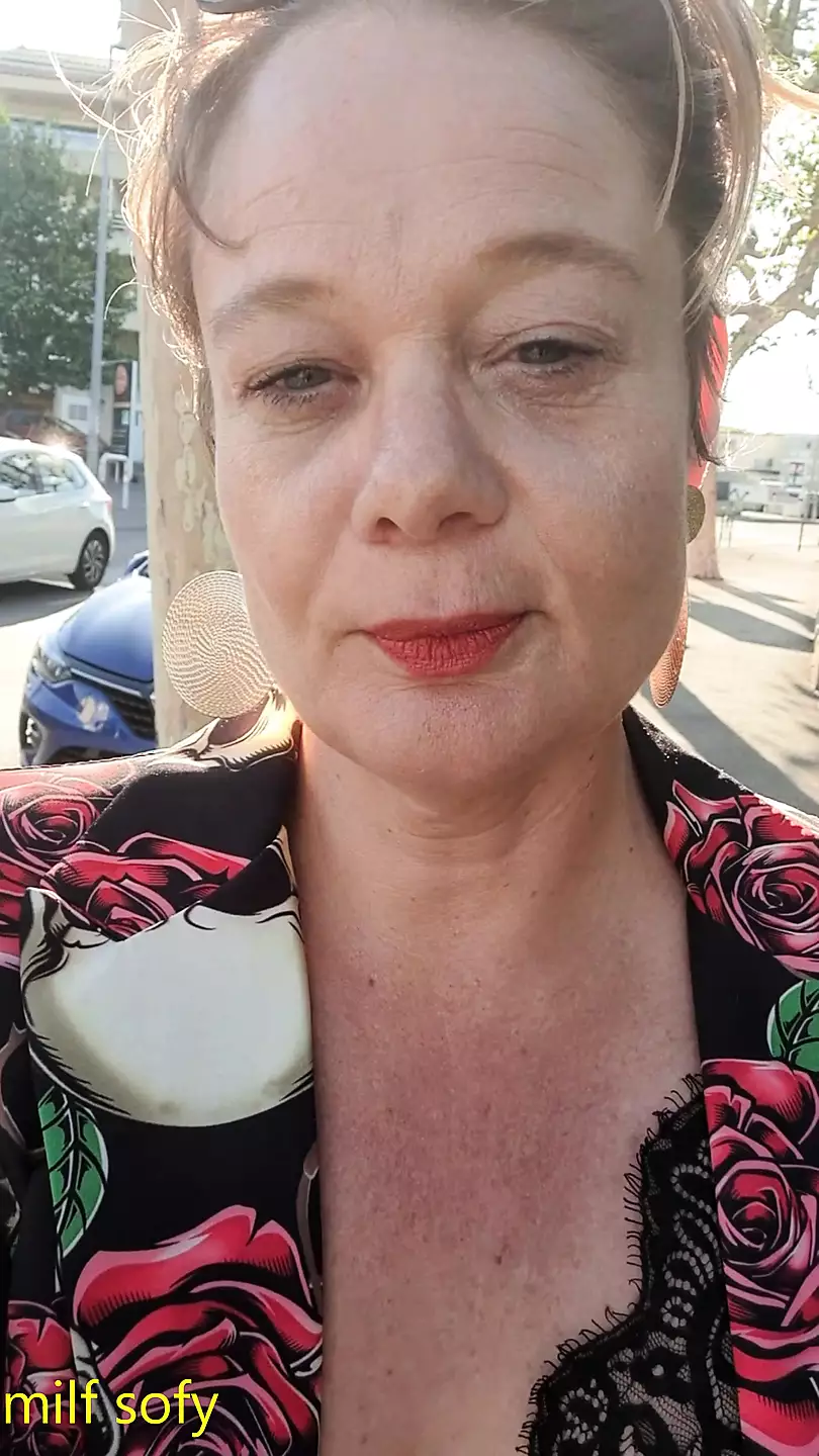 Regresé De Una Fiesta Y Me Encontré Con Un Fan Que Ama A Las Milfs Lo