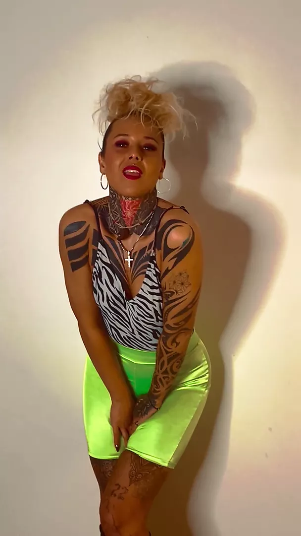 Neon Photoshoot: Free Amateur HD Porn Video 0b | xHamster