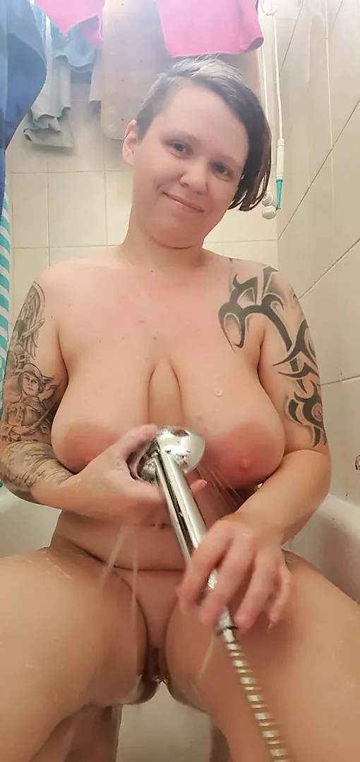 Sexy seductora duchas jabonosas grandes tetas y gran culo | xHamster