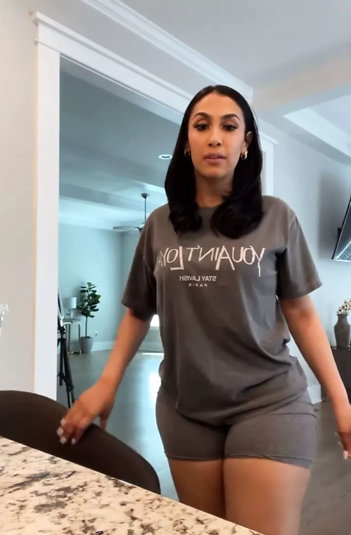 Queen Naija Exposes Camel Toe American Cameltoe Porn Xhamster