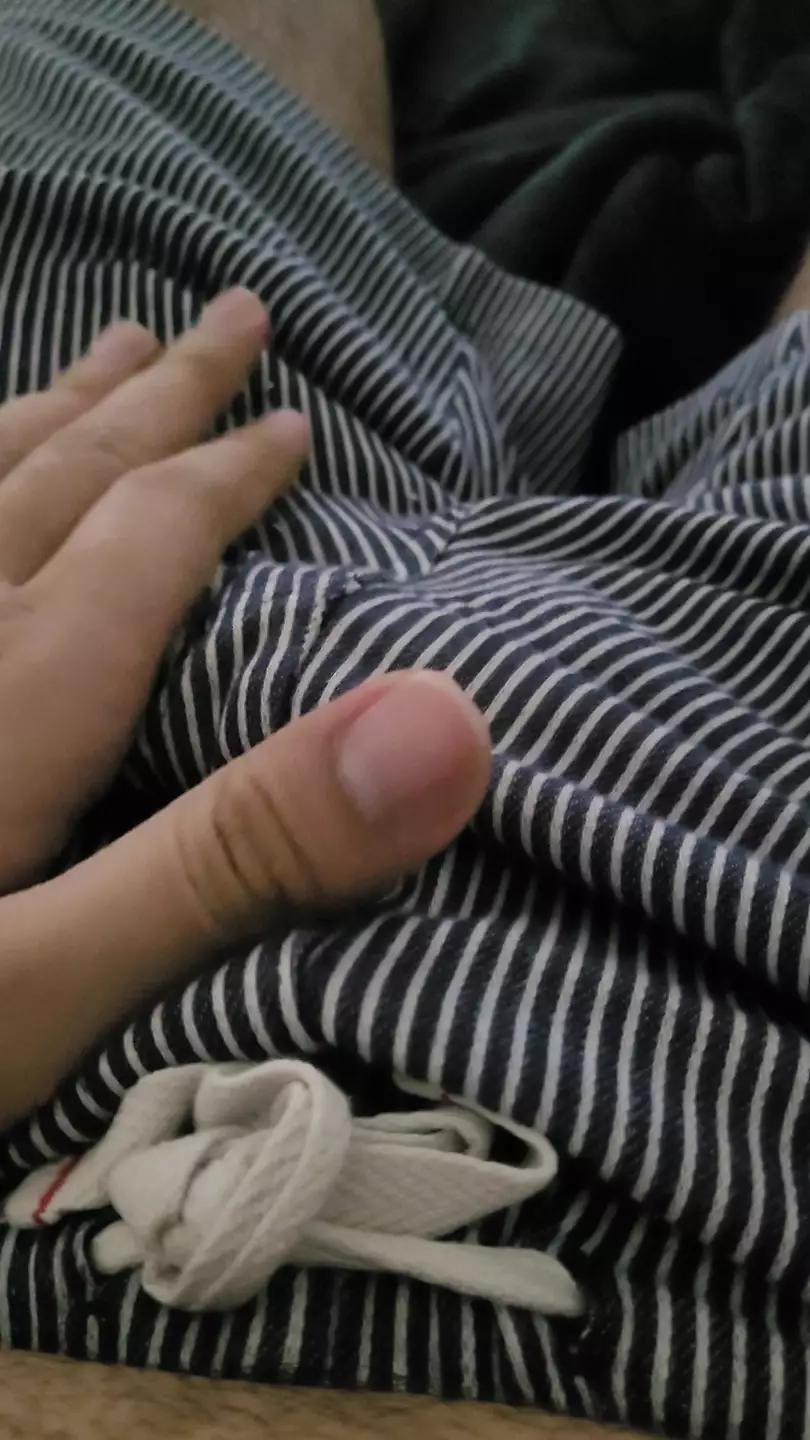 Masturbacja małego kutasa - ledwo robi się twarda | xHamster