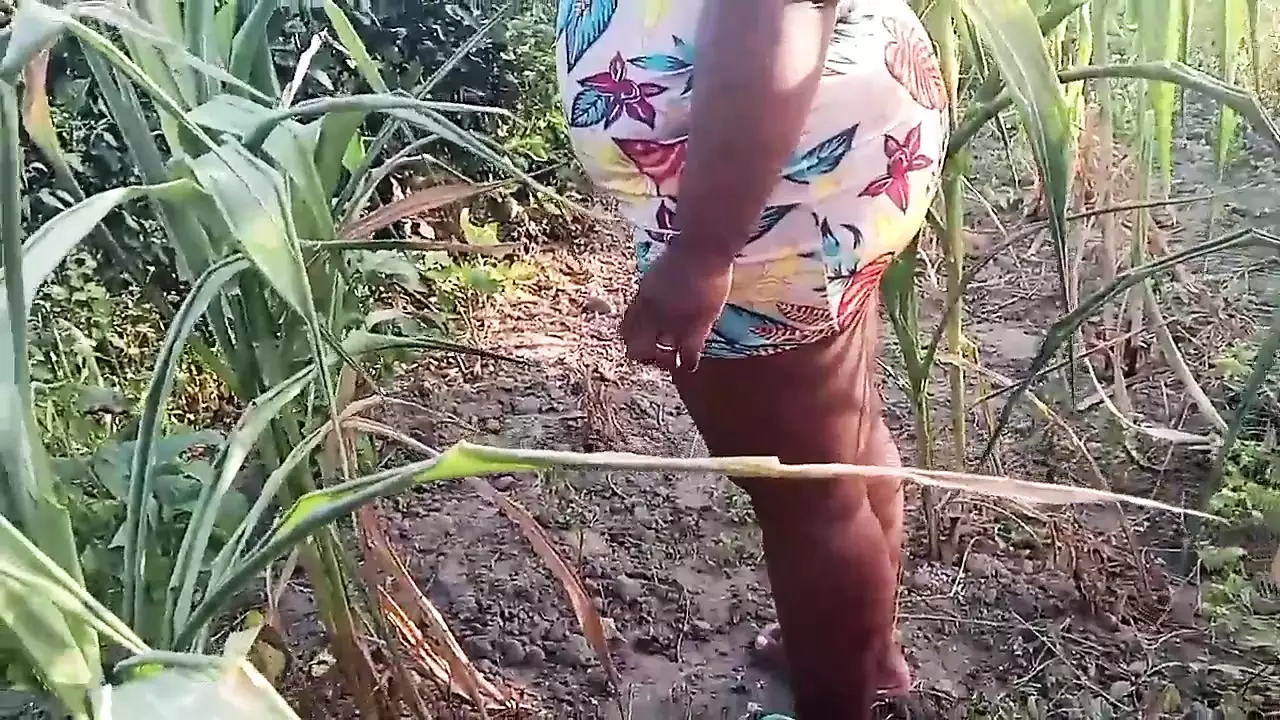 Big Ass MILF Huge Boobs Showing off in Public: Free Porn 5d | xHamster