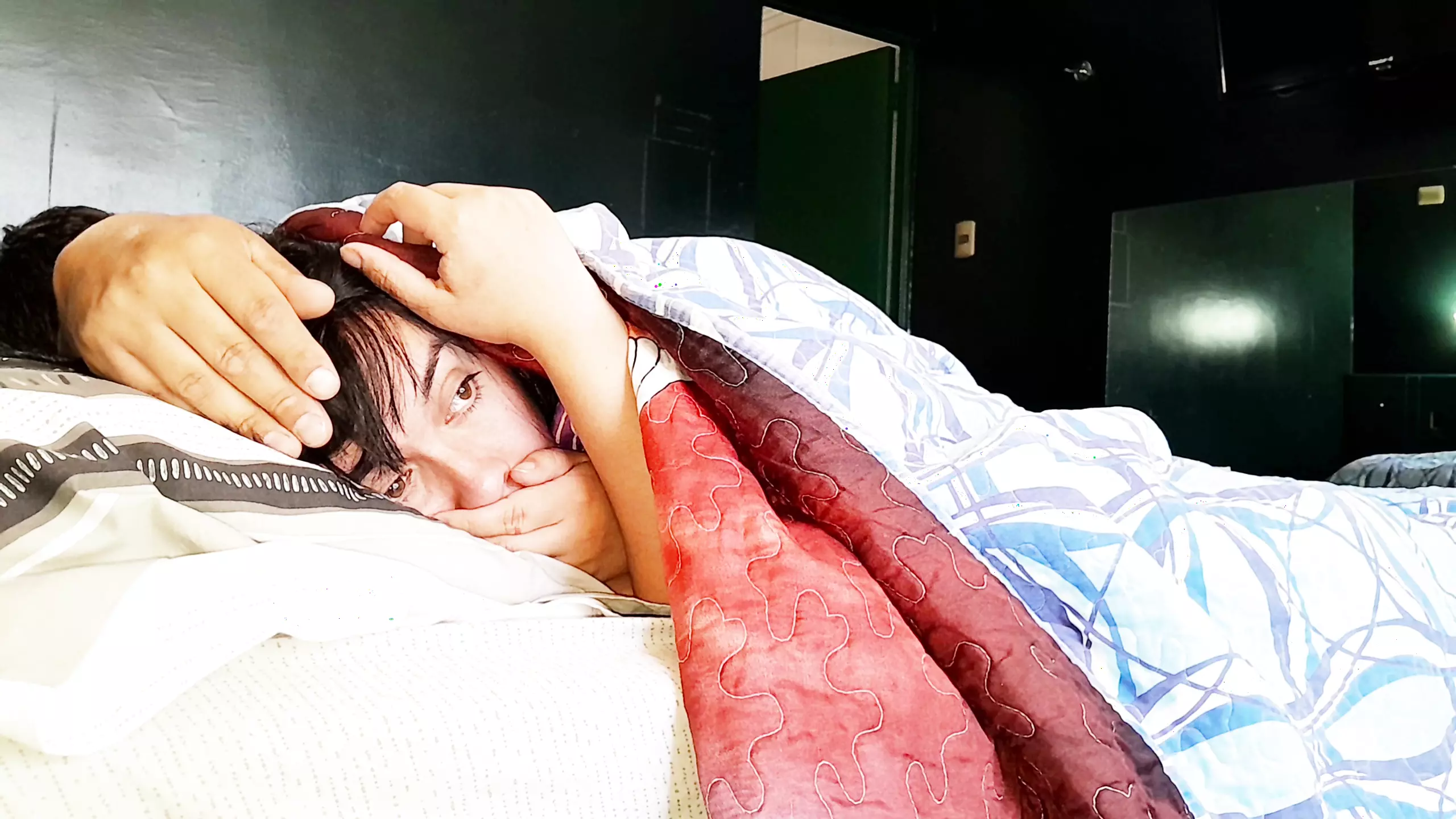 Baise-moi fort pendant que je résiste ! Mon beau-fils m’utilise pour baiser brutalement et jouir ...