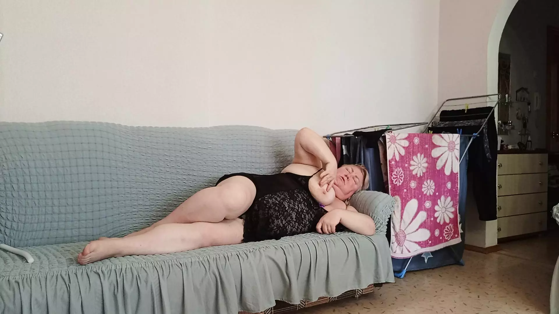 Mother-in-law Likes to Show off Her Assets in Front of the Camera | xHamster