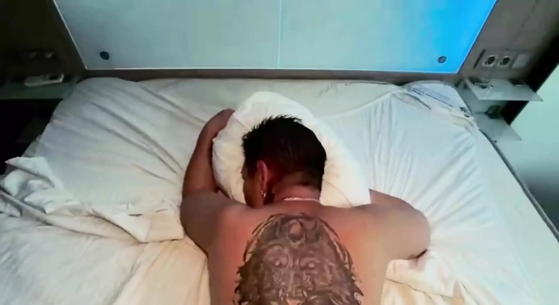Saya Bertemu Dengan Ibu Tiri Saya Dan Berkongkek Keras Dalam Dubur