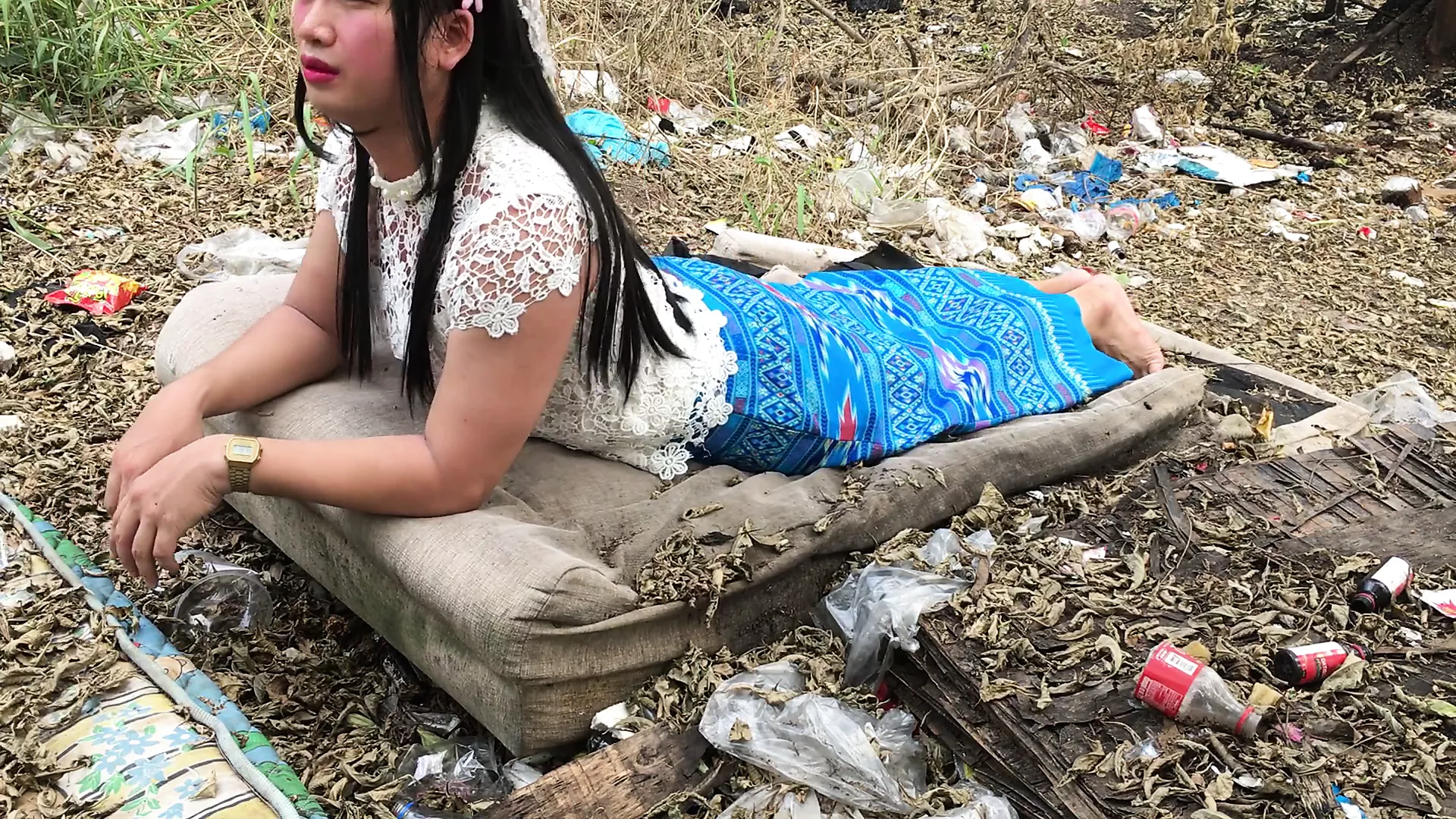 Thailand Gesetztes Ladyboy Solo Im Blauen Kleid Xhamster 8528