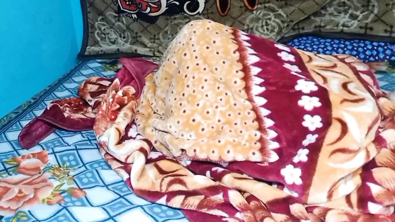 Une villageoise desi baise pour la première fois. | xHamster