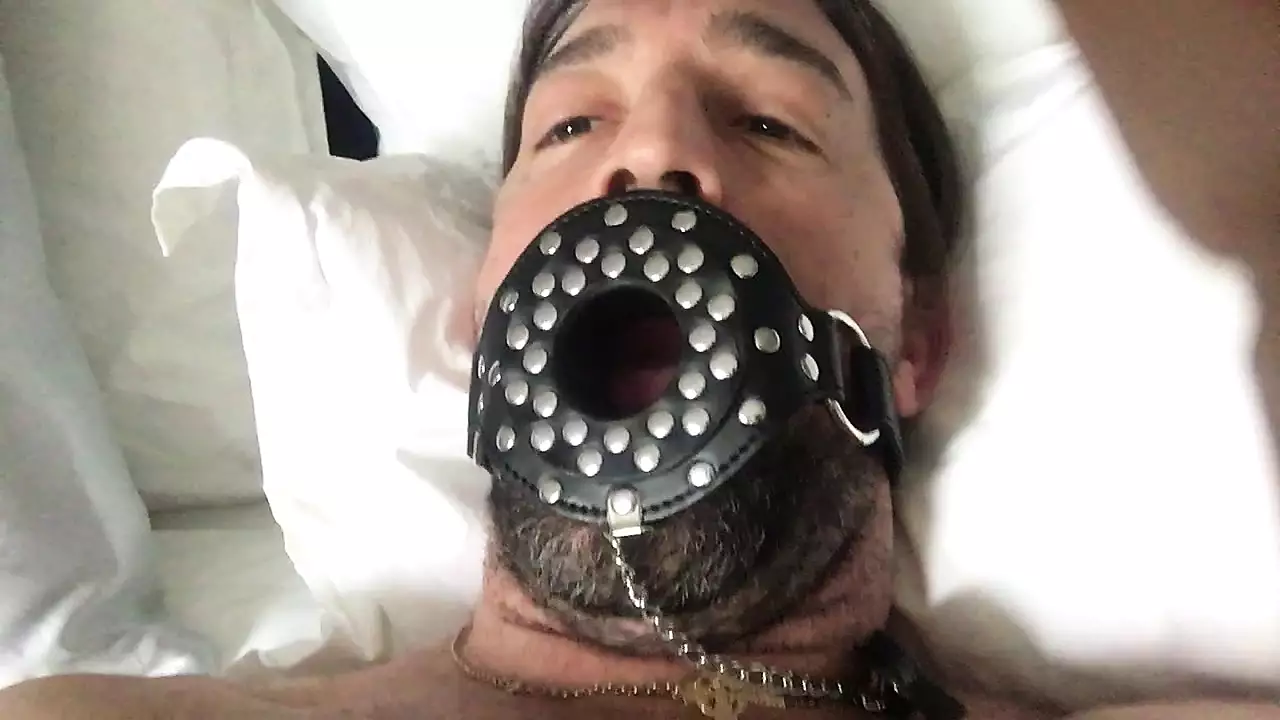 Trait Longuement Avec Bâillon Et Avalage De Sperme Xhamster
