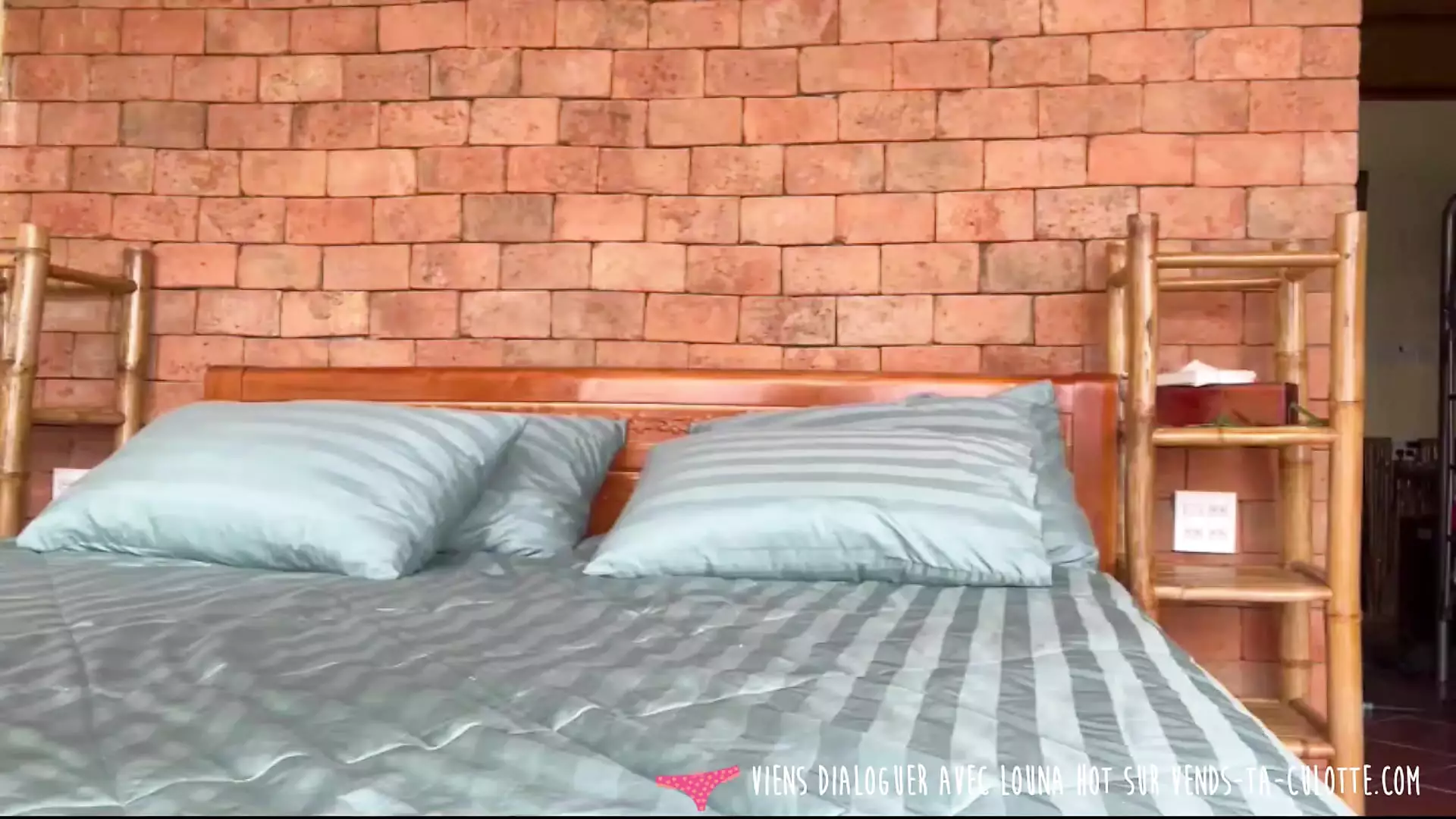 Vends Ta Culotte 和一个非常热辣性感的法国素人女人的第一人称视角性爱 Xhamster 2477