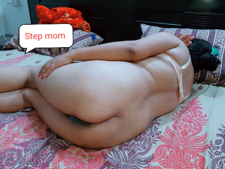 Oil Ka Sath Lund Ki Massage Karty Huay Step Mom Na Dakh Liya Clear 9974