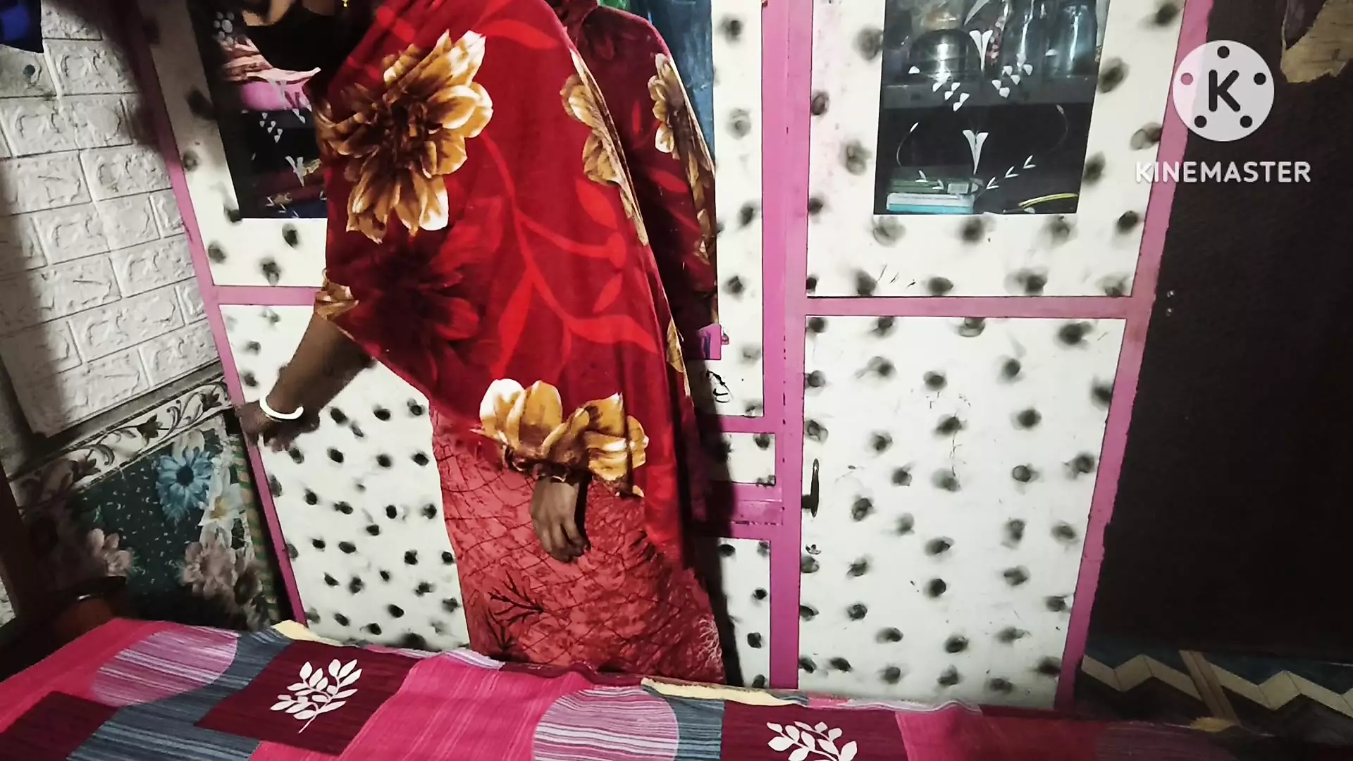 Kamwali Bai Ko Aaj Akele Pakar Mast Chudai Ki Bedroom Maine With Milk