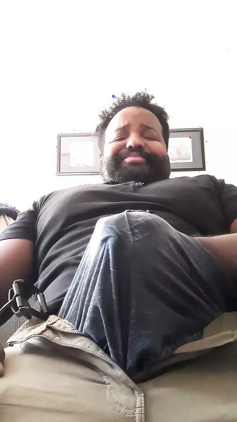 丰满的大黑屌继父戏弄撸管和射精 Xhamster