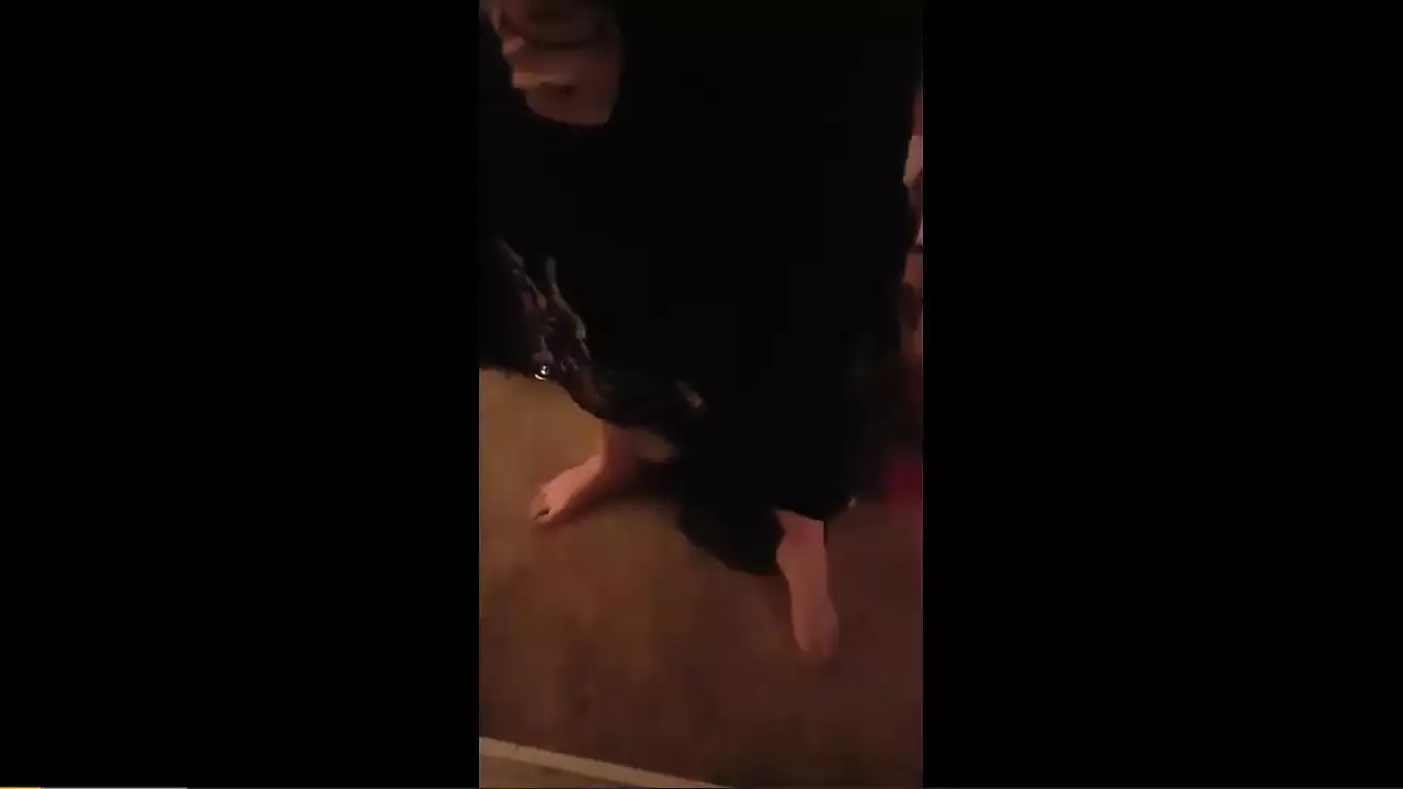 很长的白人未割包皮鸡巴在镜头前挑逗 Xhamster