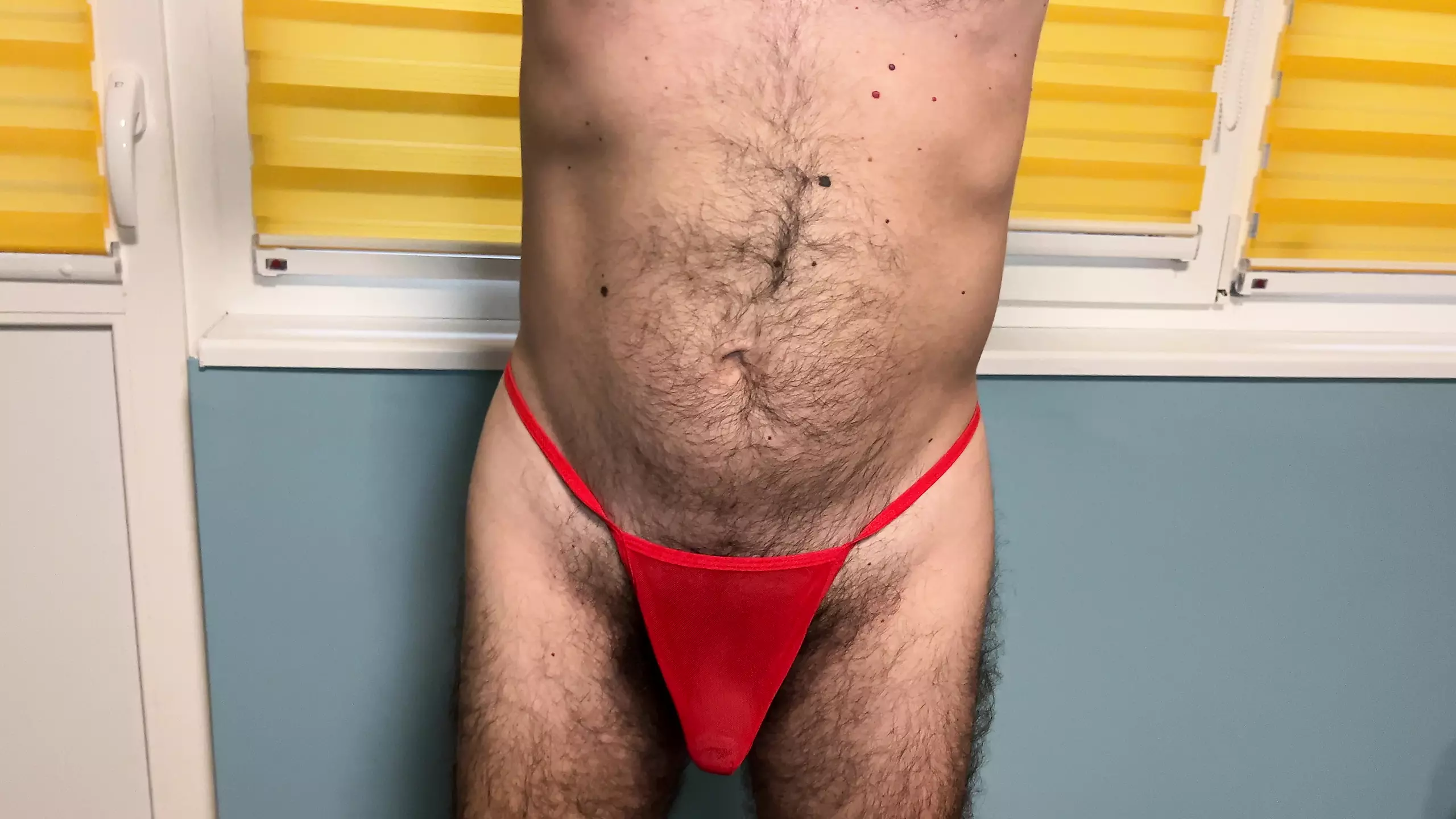 Earl zeigt seine neuesten männer-tangas | xHamster