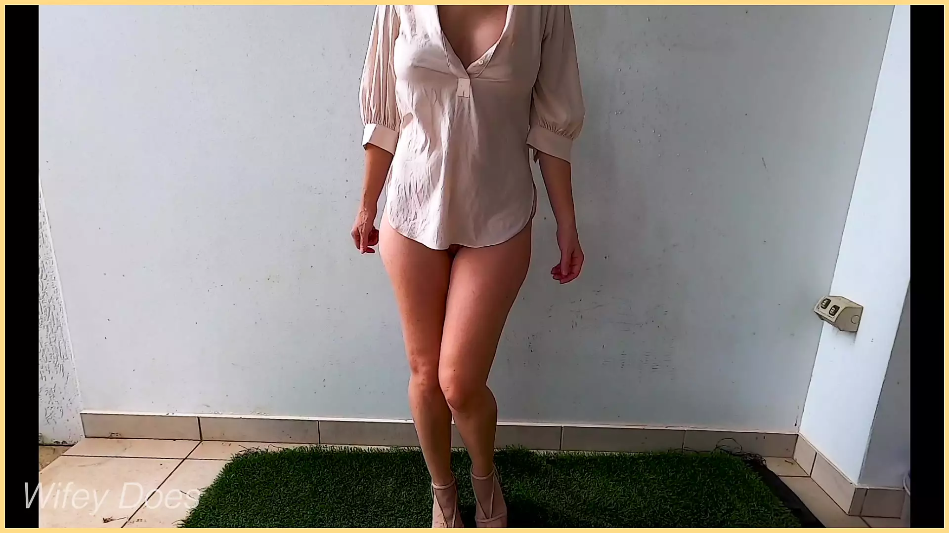 Wifey Gets Her Shirt All Wet And Shows Her Perfect Braless Tits In Public Xhamster