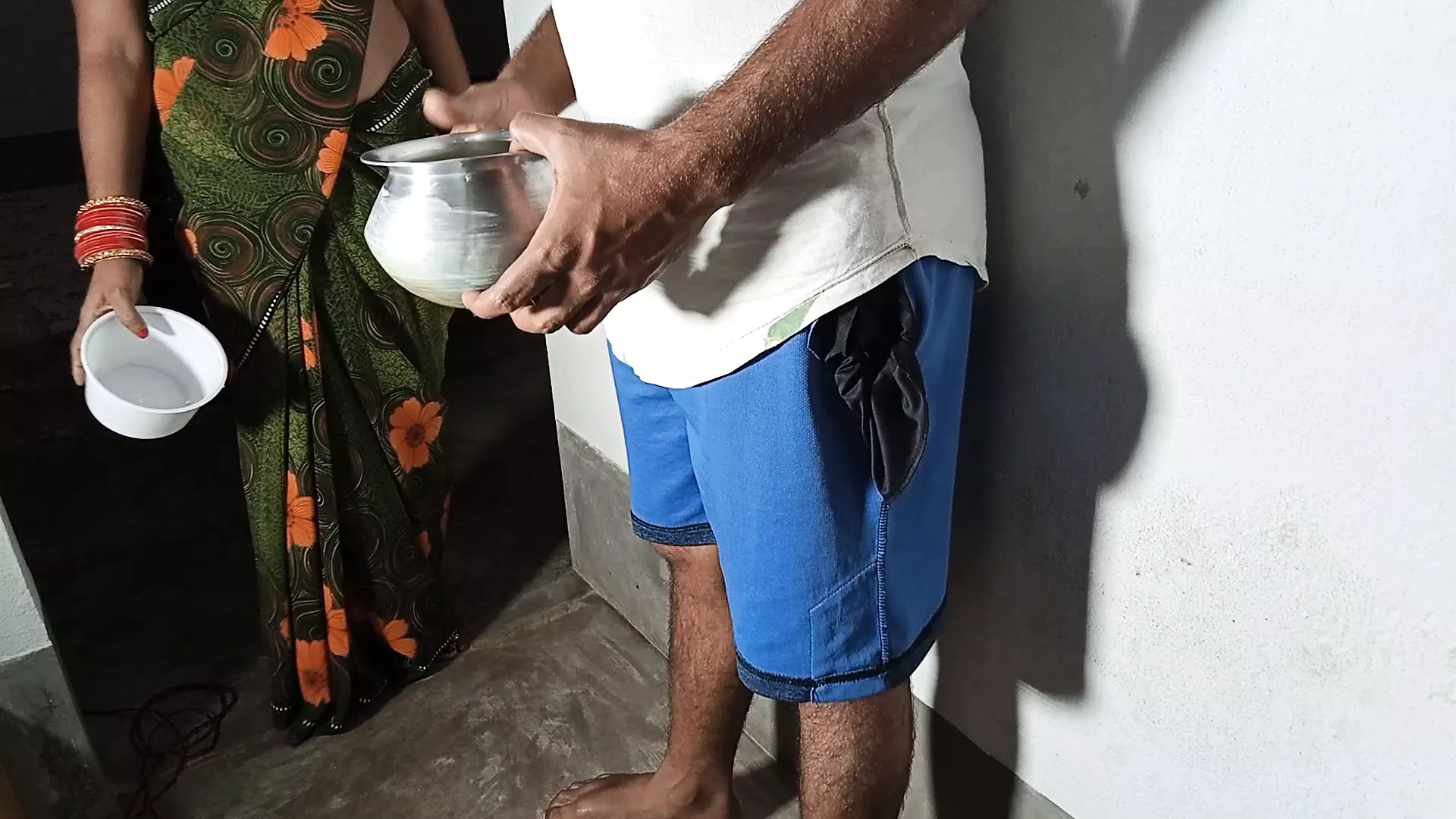 Pados Wali Bhabhi Ko Choda Dudh Lene Ke Bahane Se Xxx Sex In Hindi