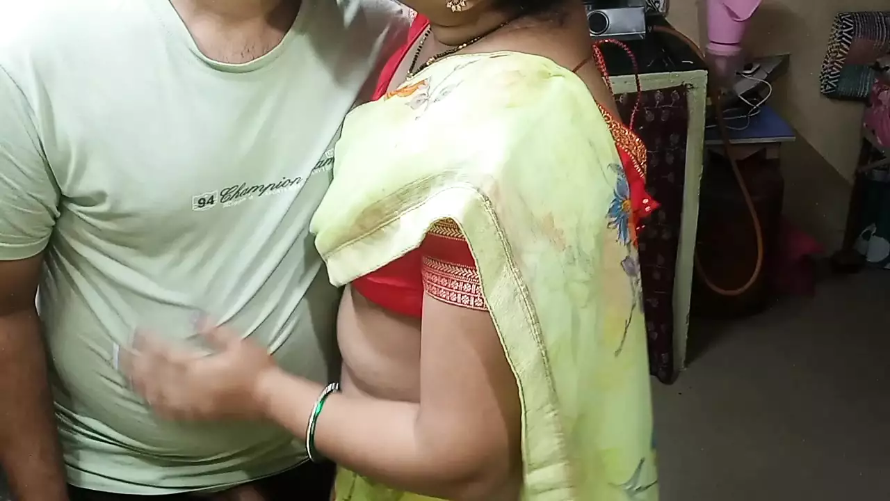 मराठी भाभी साड़ी में सेक्स कर रही है Xhamster