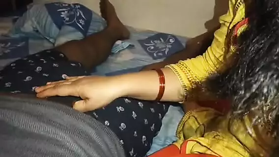 M Akela Soya Tha In Absence Of Bhaiya Sneha Bhabhi Mere Lund Ko Jagakar Chudwayi Cheating Wife