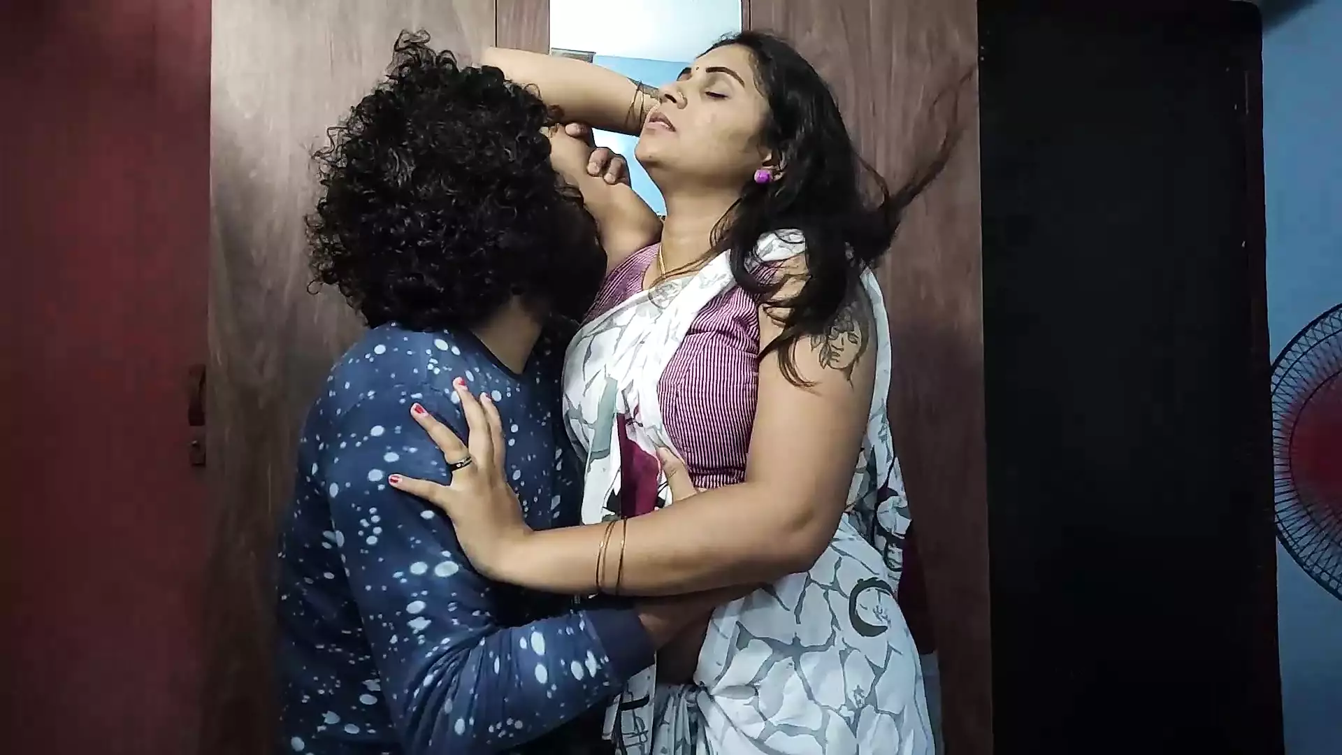 Vaishnavy And Sharun Raj Hot Saree Romance Part 2 Neck Lick Romance With Lip Lock And Boobs