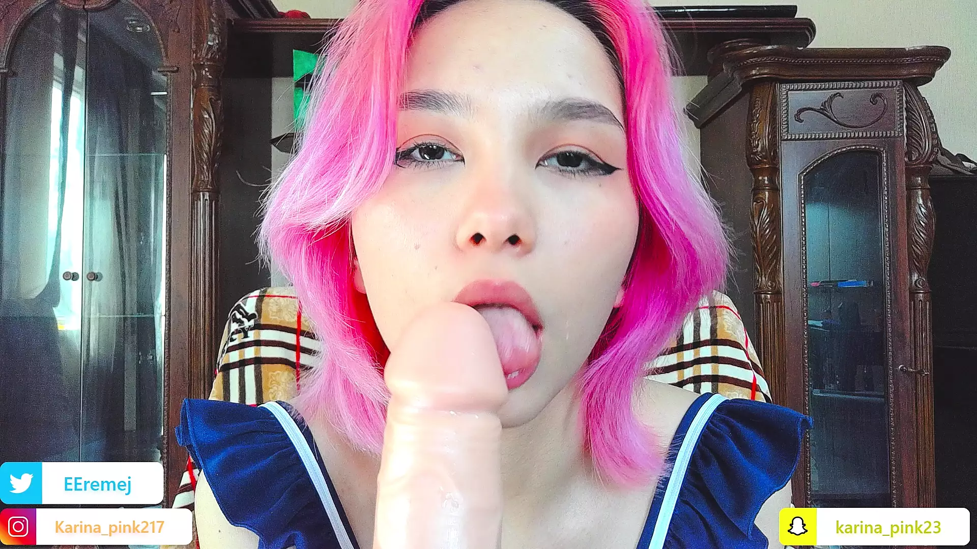 Une petite bouche fait un gros gode | xHamster