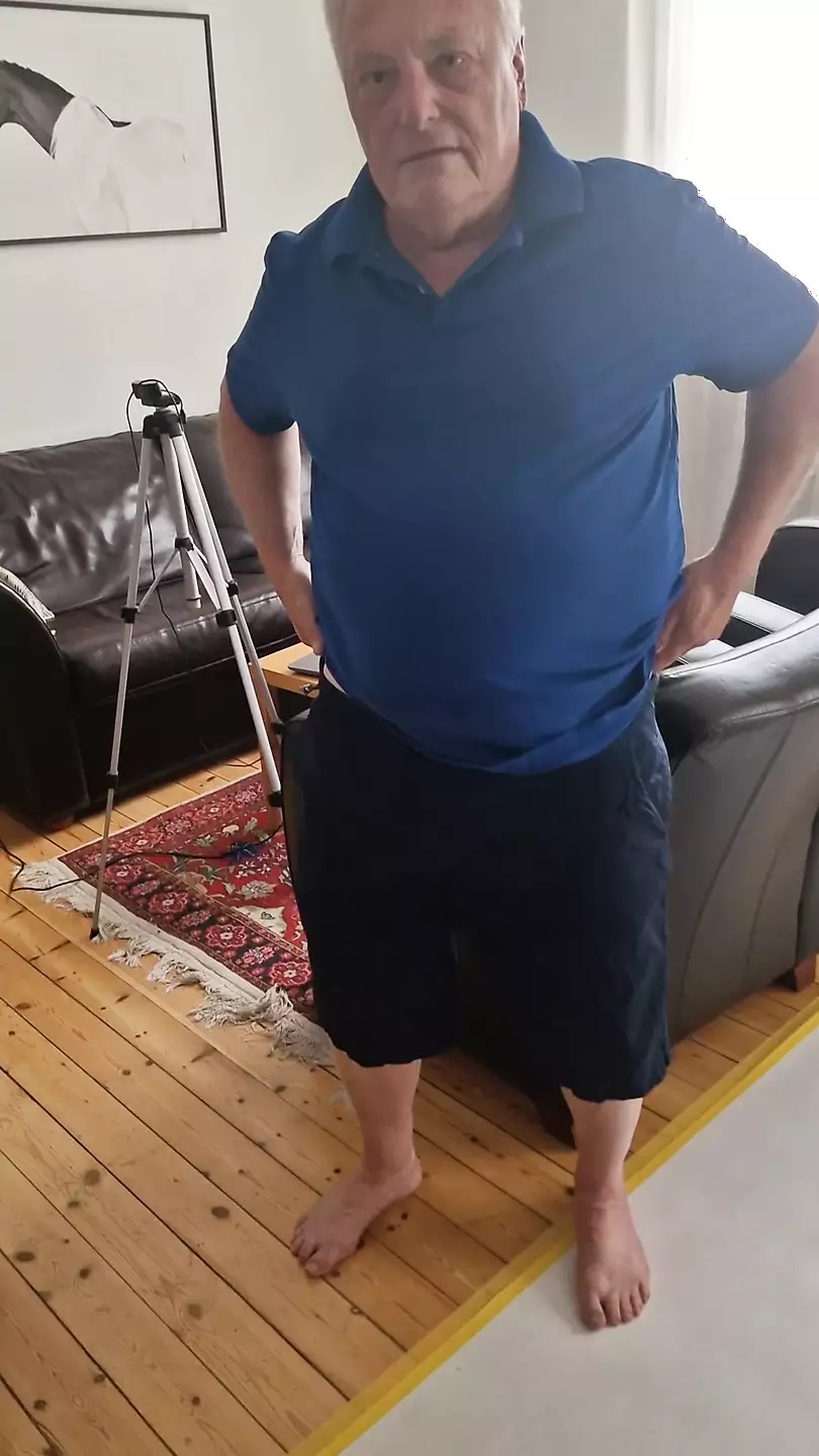 老男人chris脱衣服并自慰 Xhamster