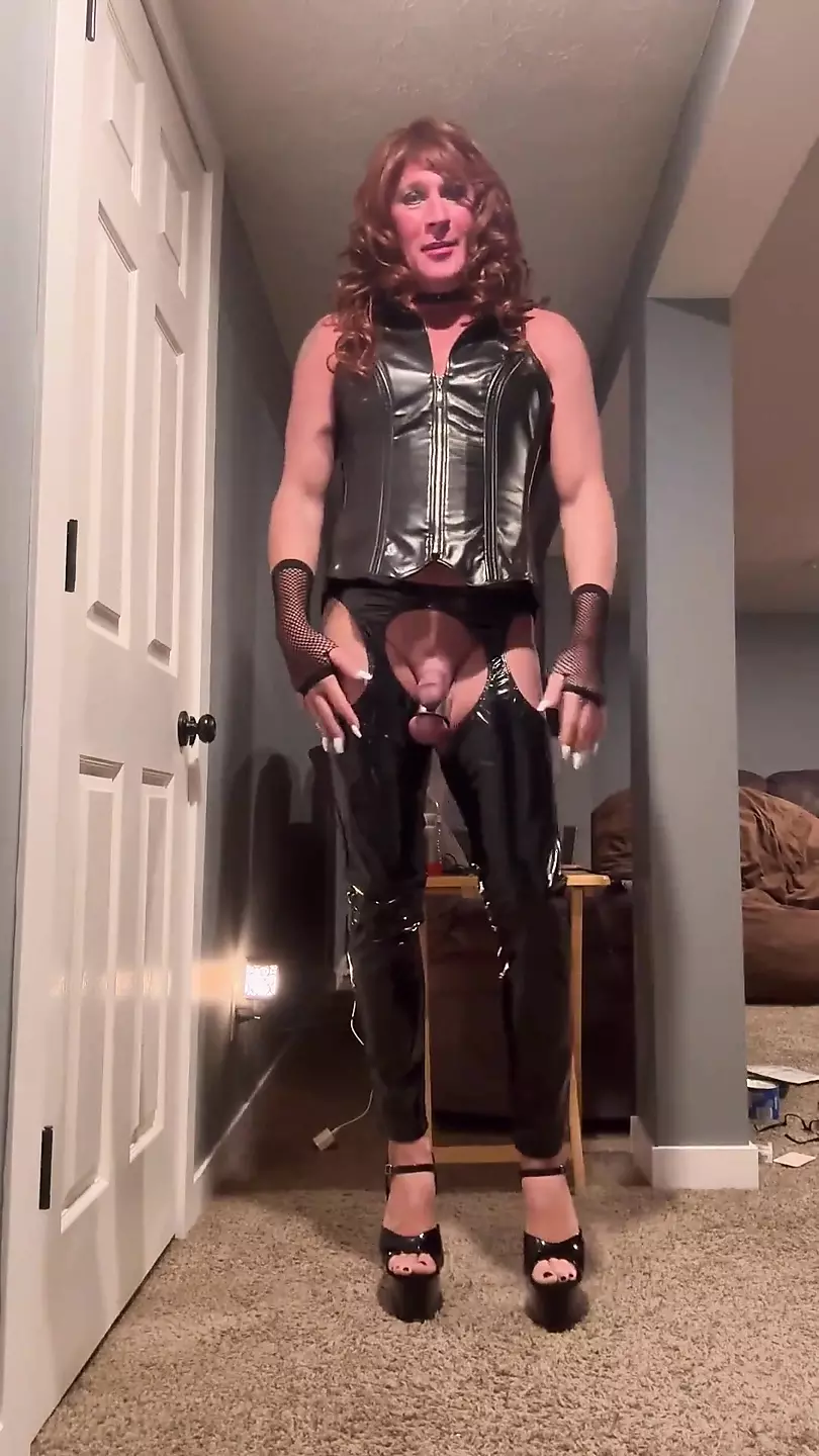 Crossdresser Orlandi480 Dressed in Dominatrix Leather Outfit Stretching Asshole with Mr ...