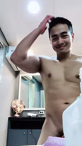 Papi-Hunk-Asiatin gibt an | xHamster